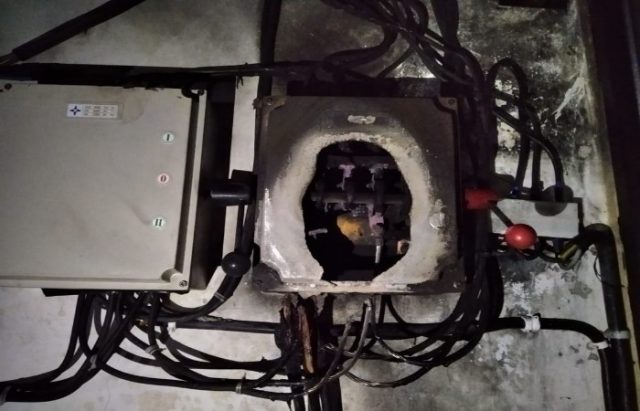 Breaking News: Panel Listrik Meledak, RSD Aeramo Nyaris Terbakar ...